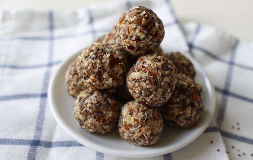 How To Make High Energy Yogi Date Balls - Tasty Food Snacks